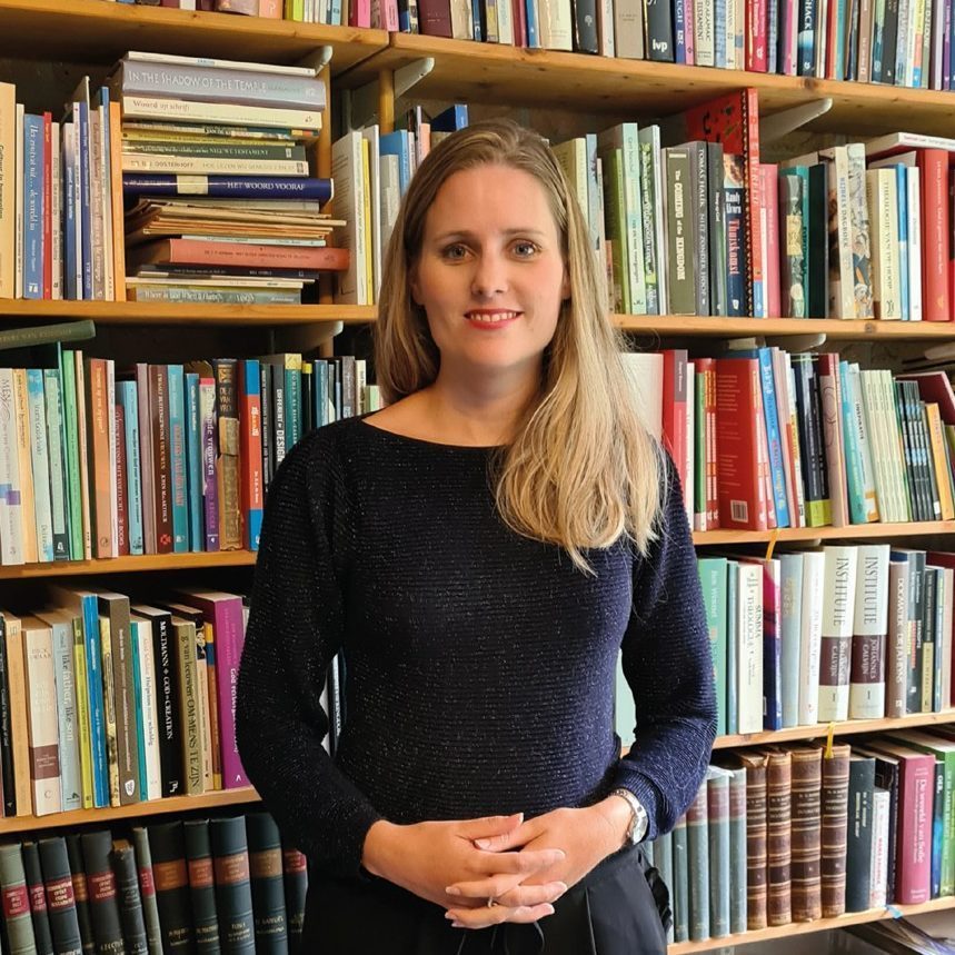 Interview met Almatine Leene, Theoloog des Vaderlands | Nelleke ...