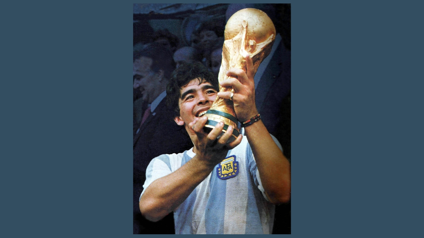 De hand van God: Maradona, mythe en mystiek | Frank Van de Winkel ...